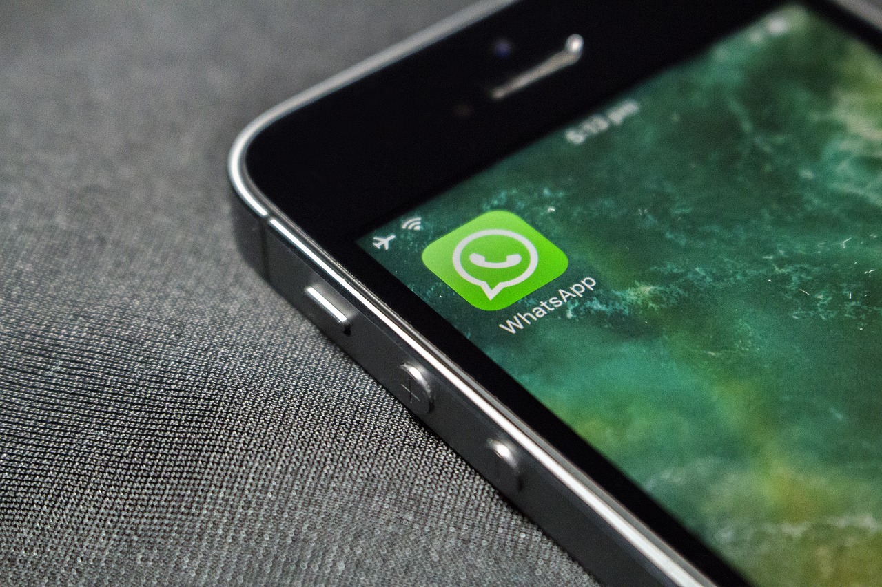 How To Use a WhatsApp Group To Learn English - Speak English by ...